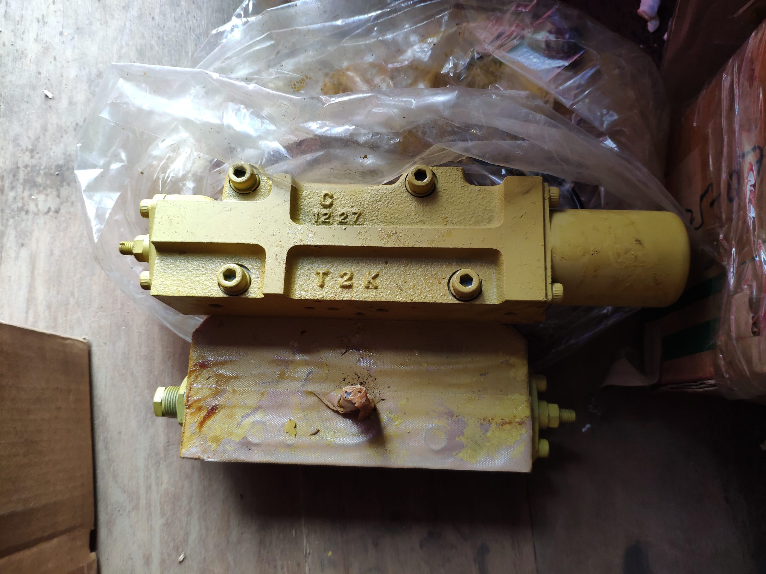 Komatsu SERVO VALVE ASSY (708-25-07210) | | AP Rentals